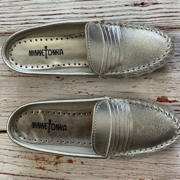Minnetonka | Shoes | New Minnetonka Kate Leather Moccasin Slide In ...